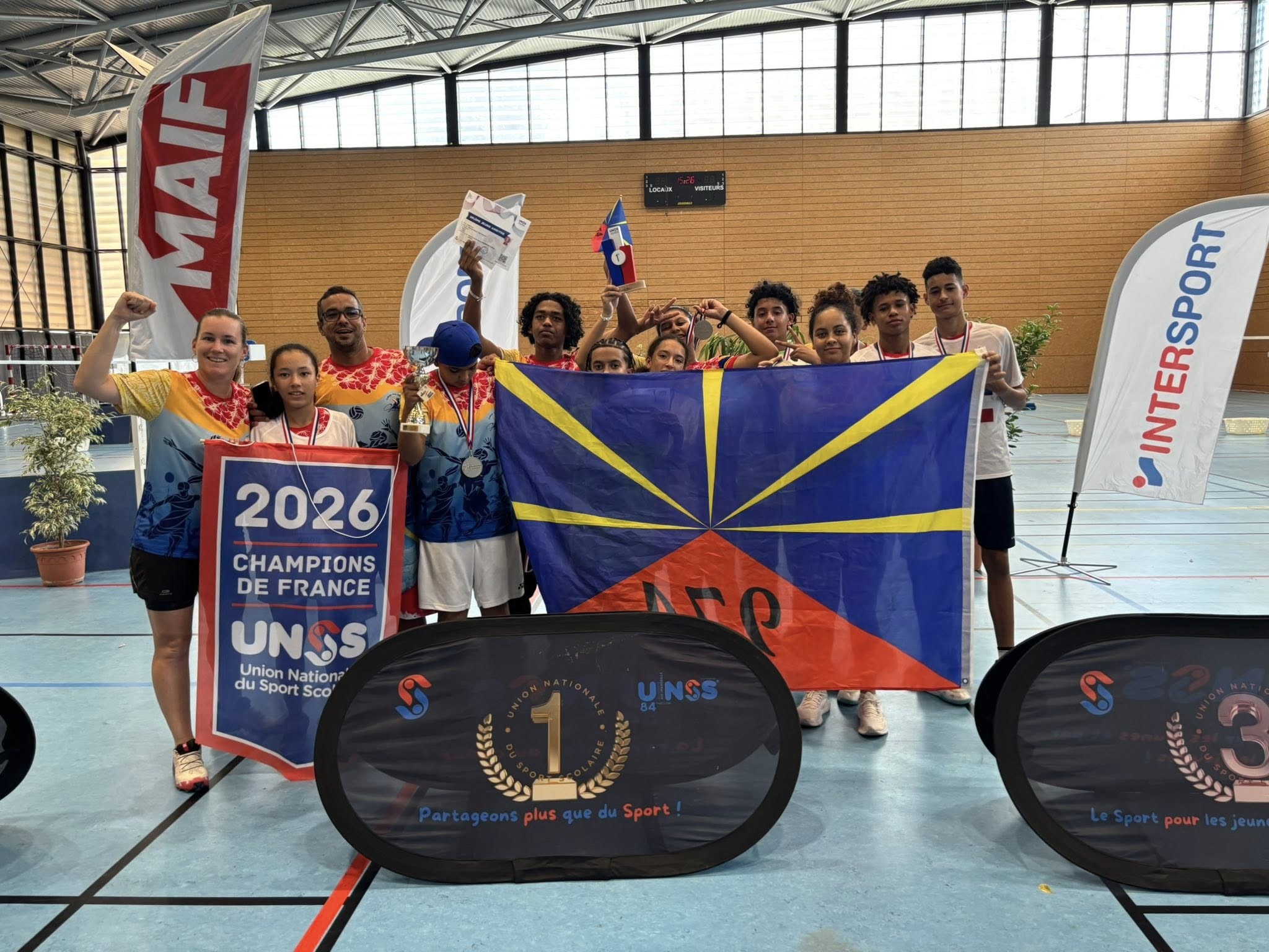 Actualités - UNSS de badminton : Bravo aux champions du collège Guy ...